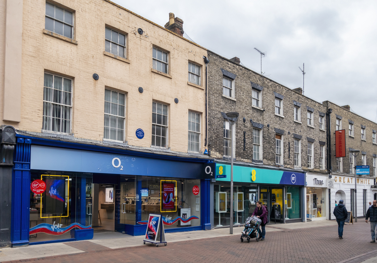 O2 vs EE - Which Network is Better?